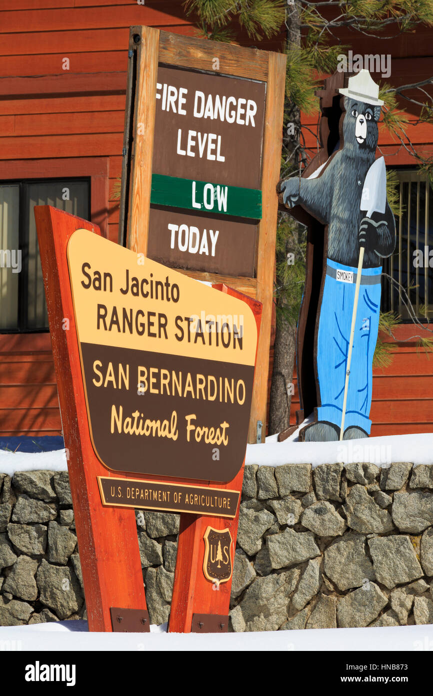 Ranger station sign hi-res stock photography and images - Alamy