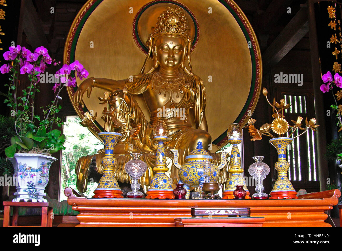 Gold buddha chi lin hi-res stock photography and images - Alamy