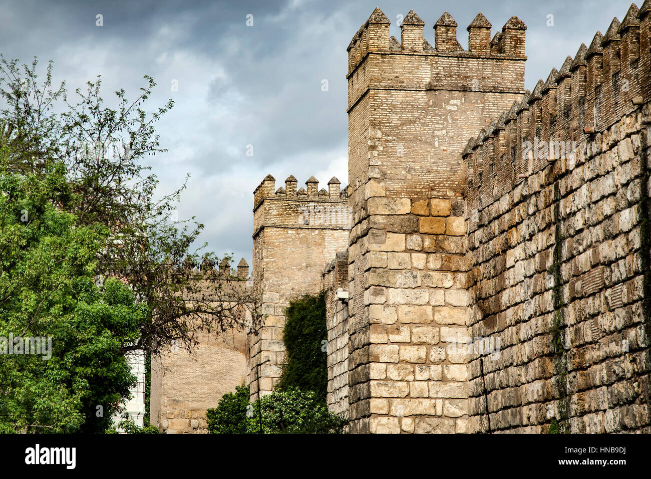 Palaces and castles hi-res stock photography and images - Alamy
