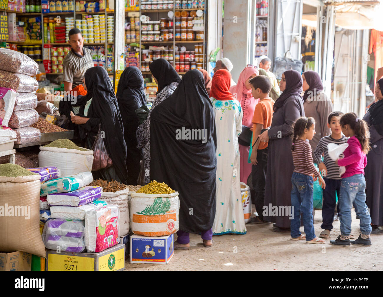 Shopping market africa hi-res stock photography and images - Alamy
