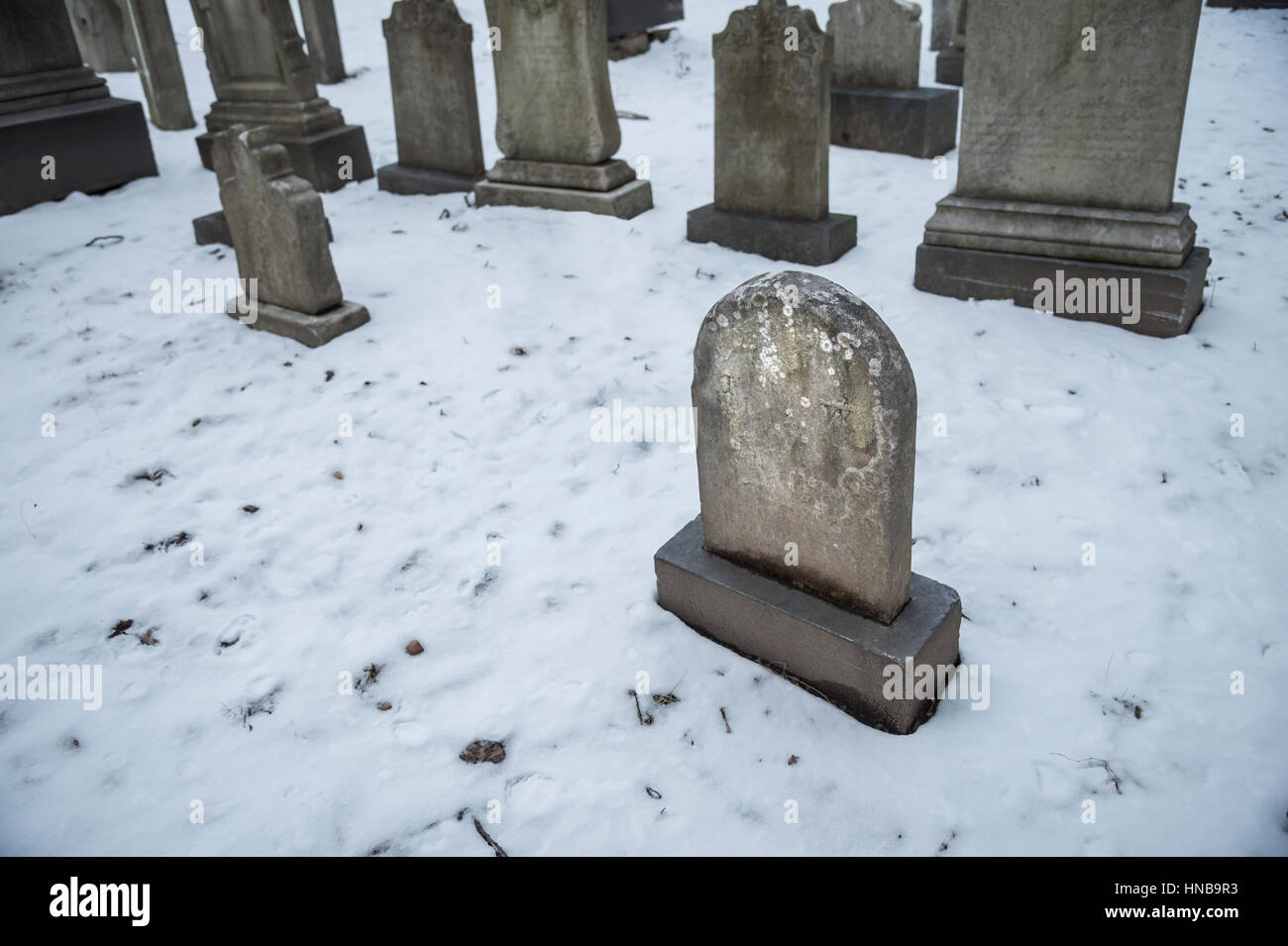 Tombstone cemetery hi-res stock photography and images - Alamy
