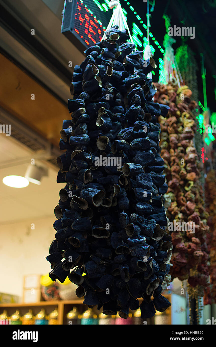 Preparation: the aubergines are dried. Rice, mince, spices are filled ...