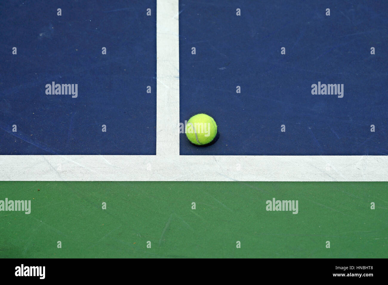 Corner of tennis court hi-res stock photography and images - Alamy