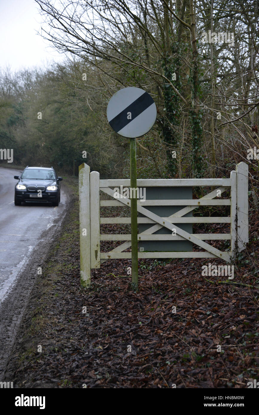 Unlimited speed limit sign on the way out of the north Oxfordshire ...