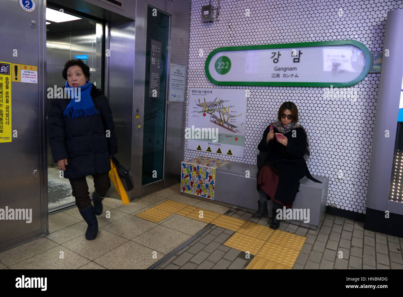 Korean elevator hi-res stock photography and images - Alamy