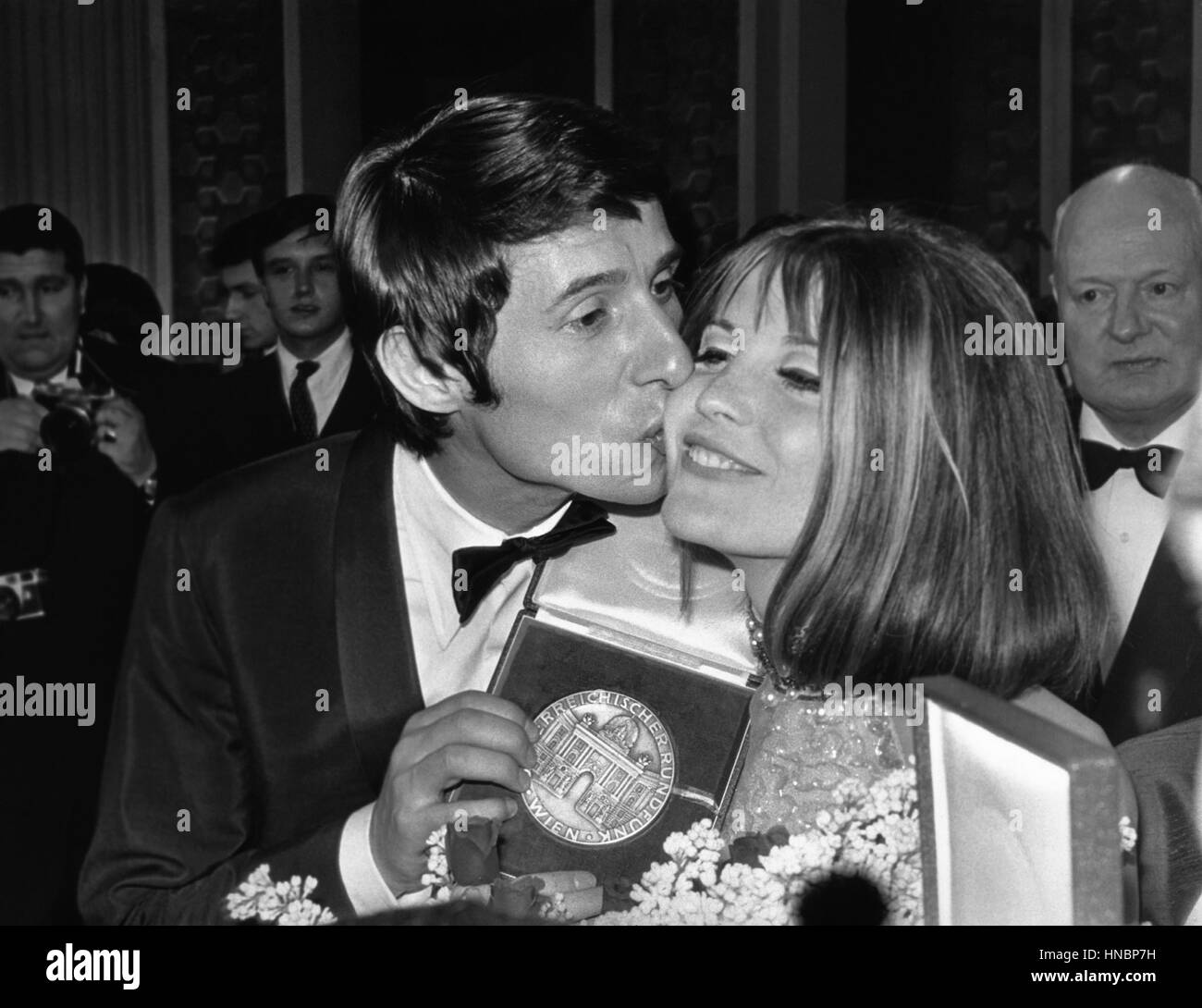 UDO JÜRGENS & SANDIE SANDY SHAW 01 June 1968 Stock Photo - Alamy