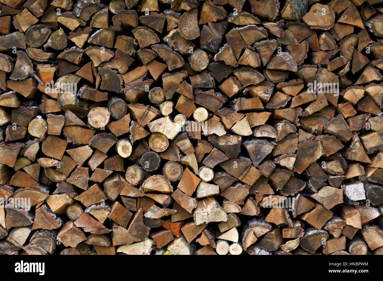 Background of wood splitting in the garden Stock Photo - Alamy
