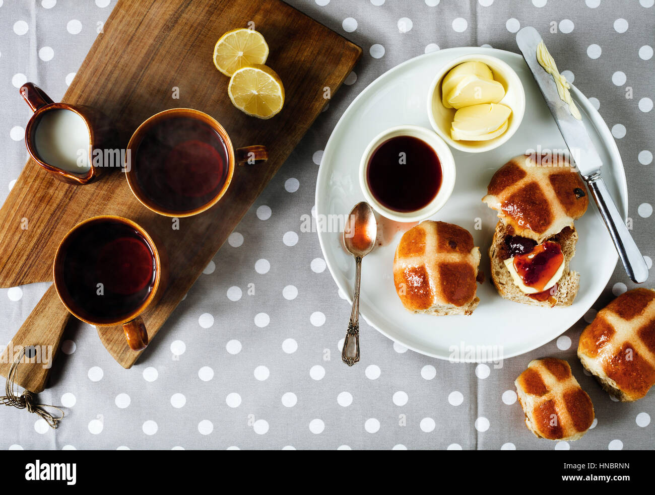 Traditional hot cross bun hi-res stock photography and images - Alamy