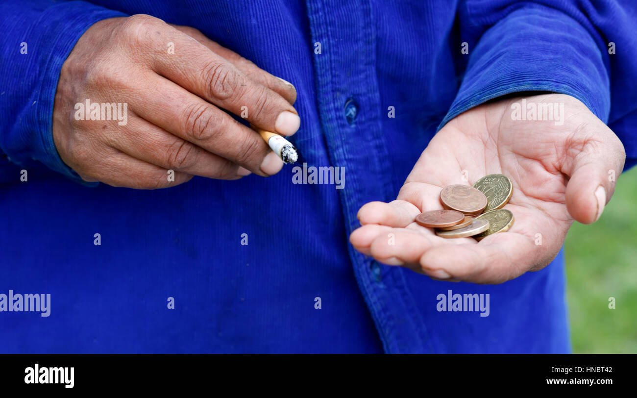 Hands holding dirty coins hi-res stock photography and images - Alamy