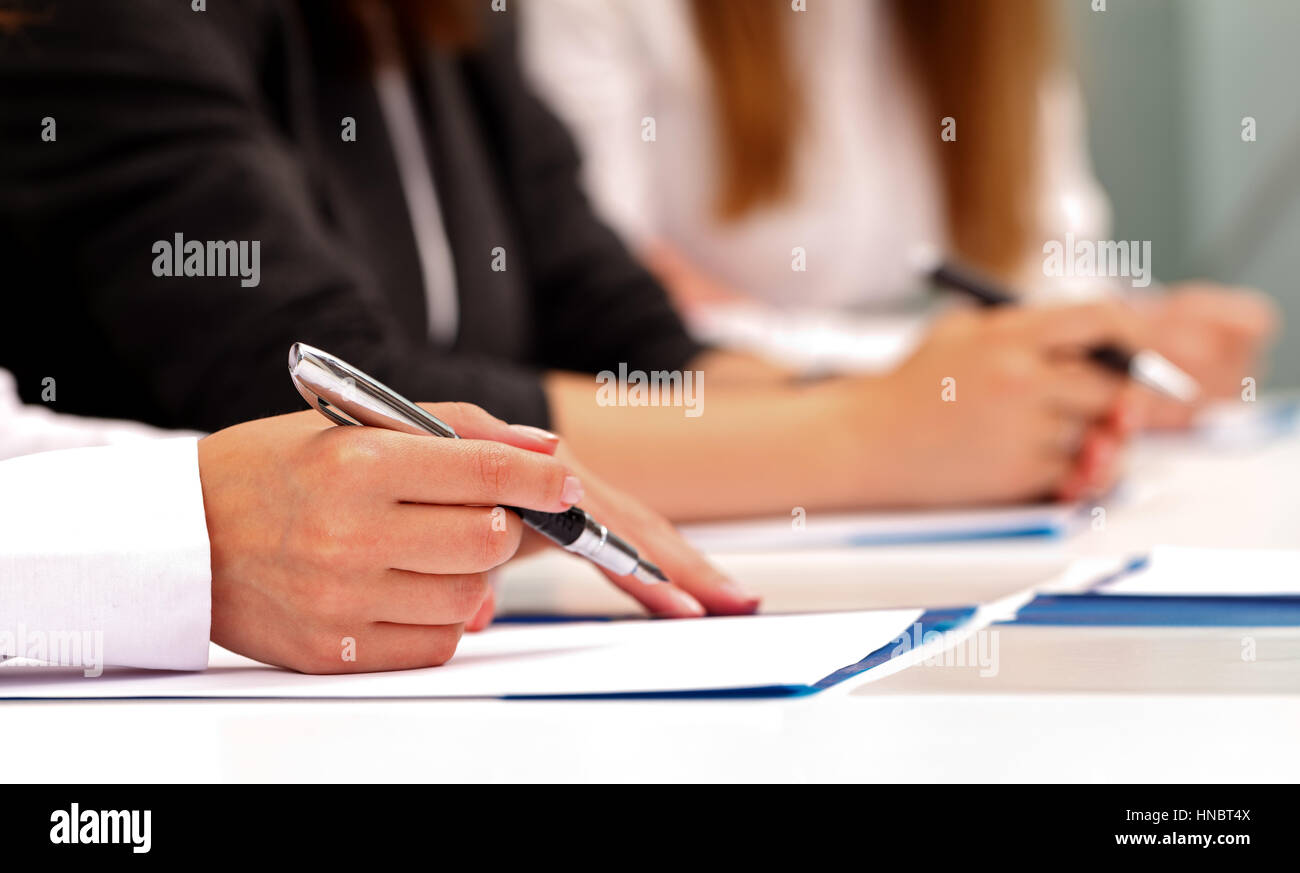 Picture of a business woman hand signing the contract Stock Photo - Alamy