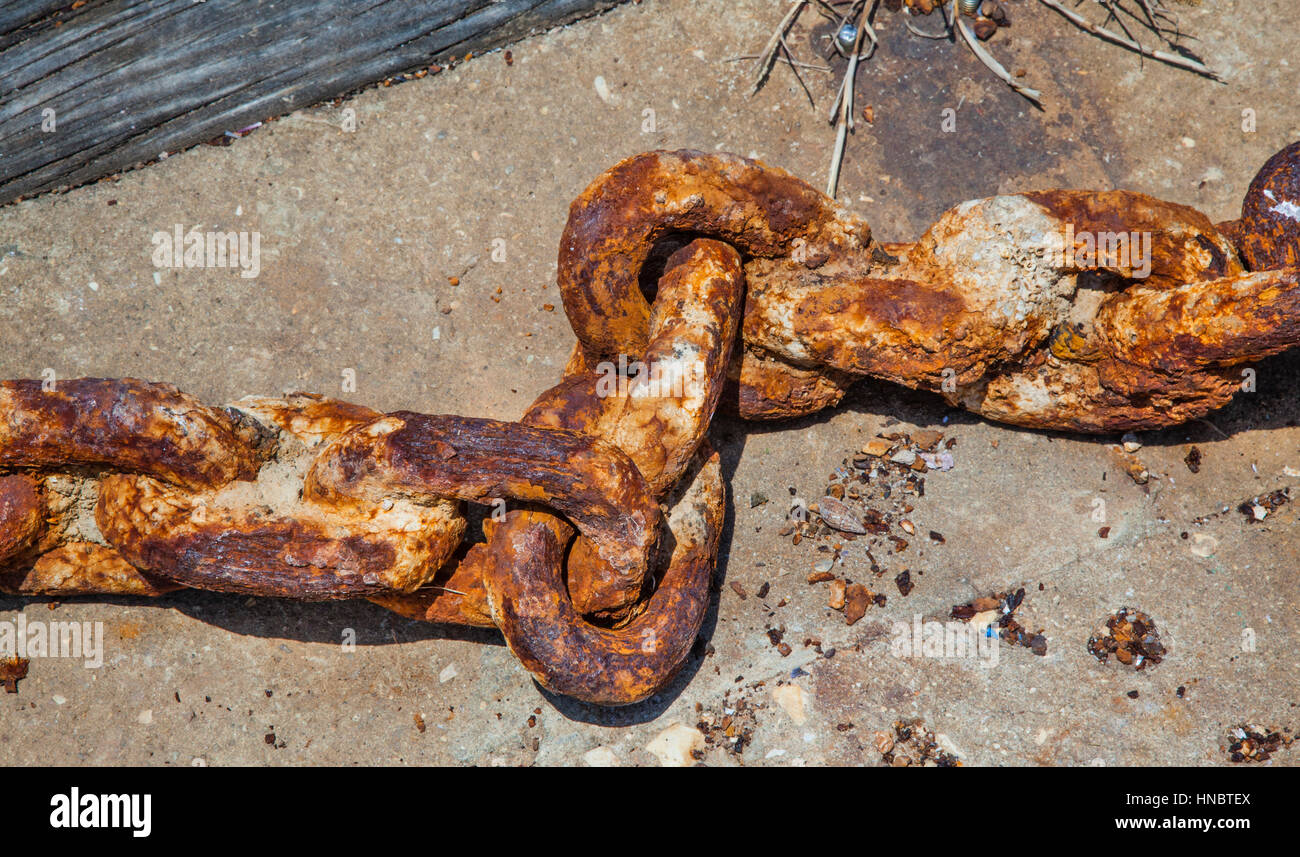 Chain corrosion hi-res stock photography and images - Alamy