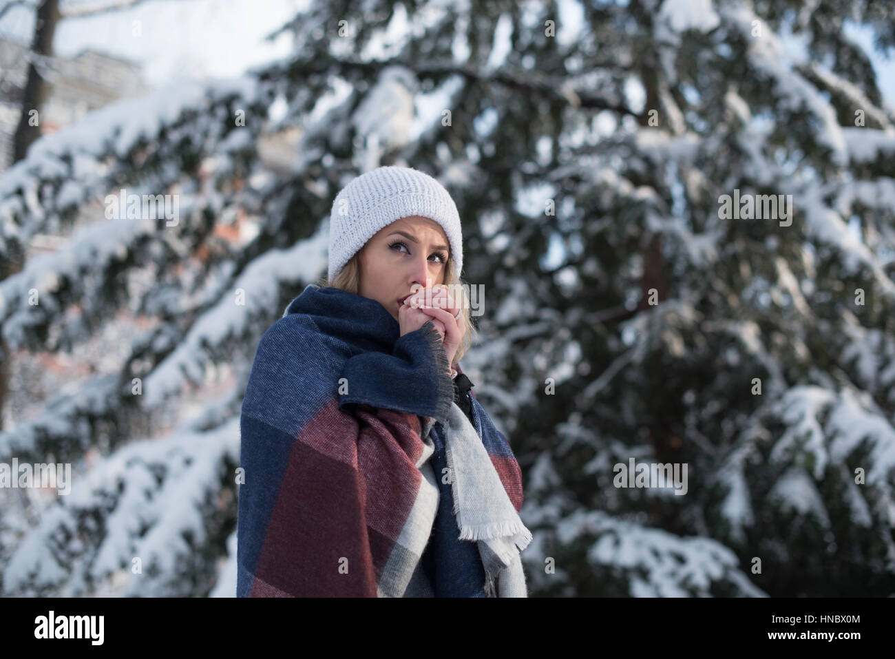 Cold hands hi-res stock photography and images - Alamy