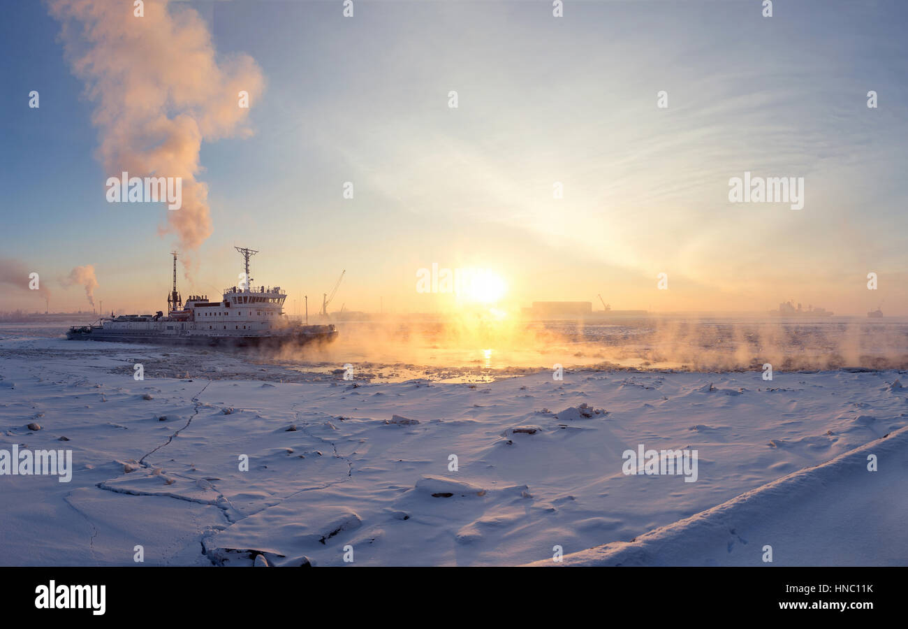 Ice breaker ship hi-res stock photography and images - Alamy