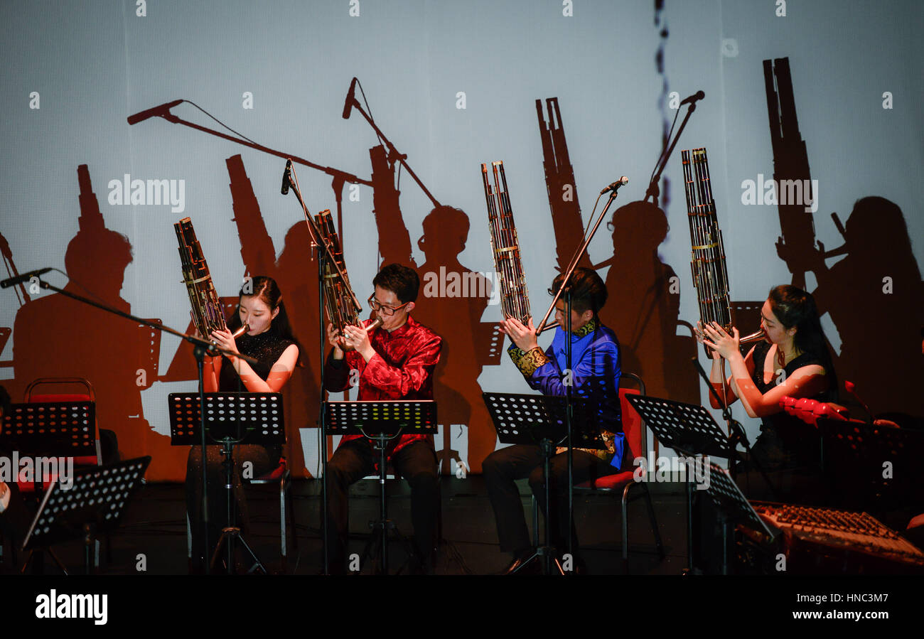 Sheng music hi-res stock photography and images - Alamy