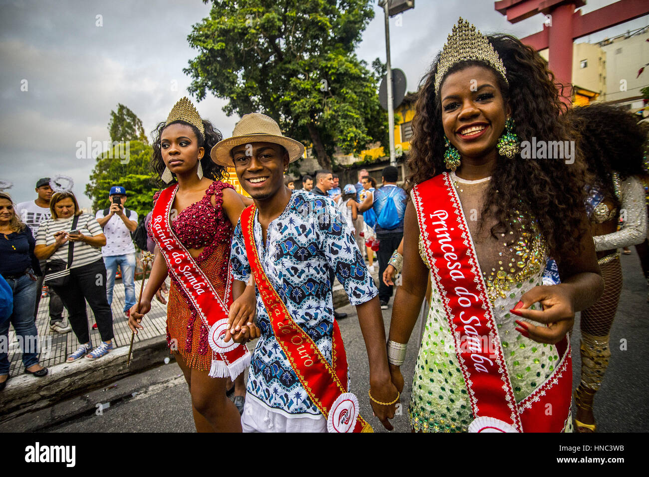 Sao Paulo, Brazil. 10th February 2017. Revelers pose during street ...