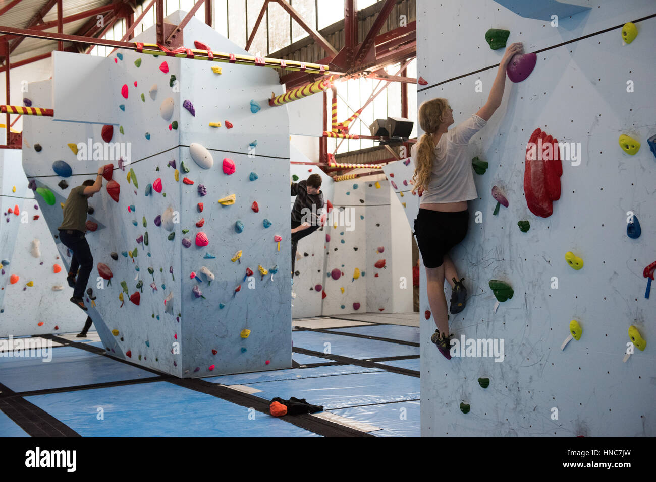 Kids try climbing hi-res stock photography and images - Alamy