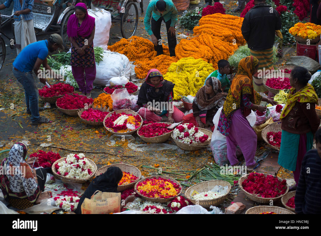 Dhaka, Bangladesh. 11th February 2017.People are busy with trade of ...