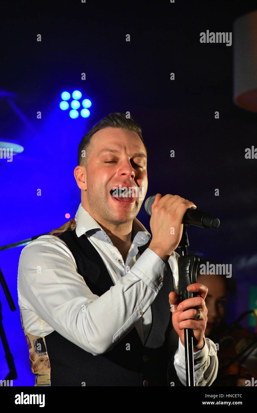 Lift shift records hi-res stock photography and images - Alamy