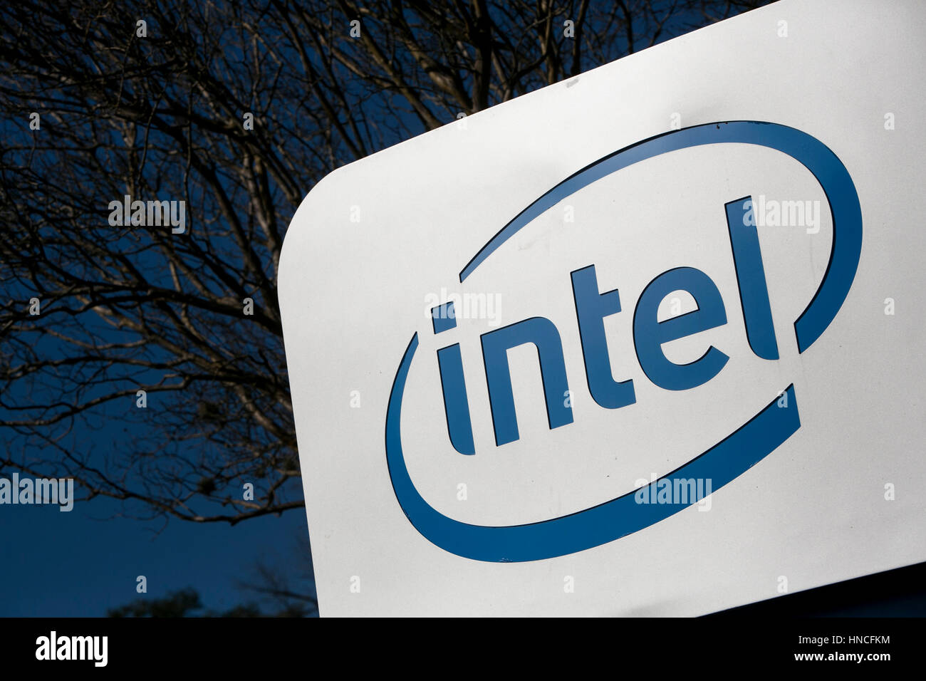 Intel logo hi-res stock photography and images - Alamy