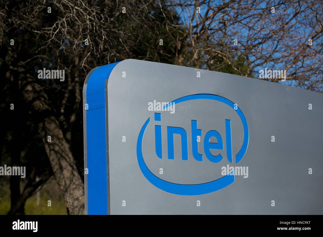 Intel logo hi-res stock photography and images - Alamy