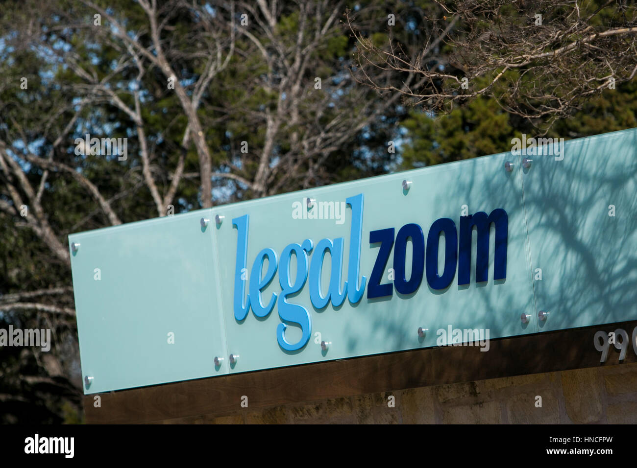 Legalzoom logo hi-res stock photography and images - Alamy