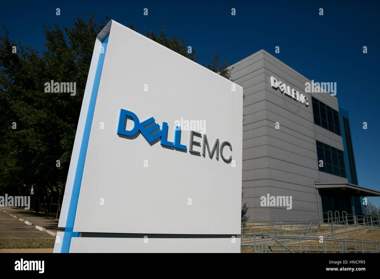 Dell emc building hi-res stock photography and images - Alamy