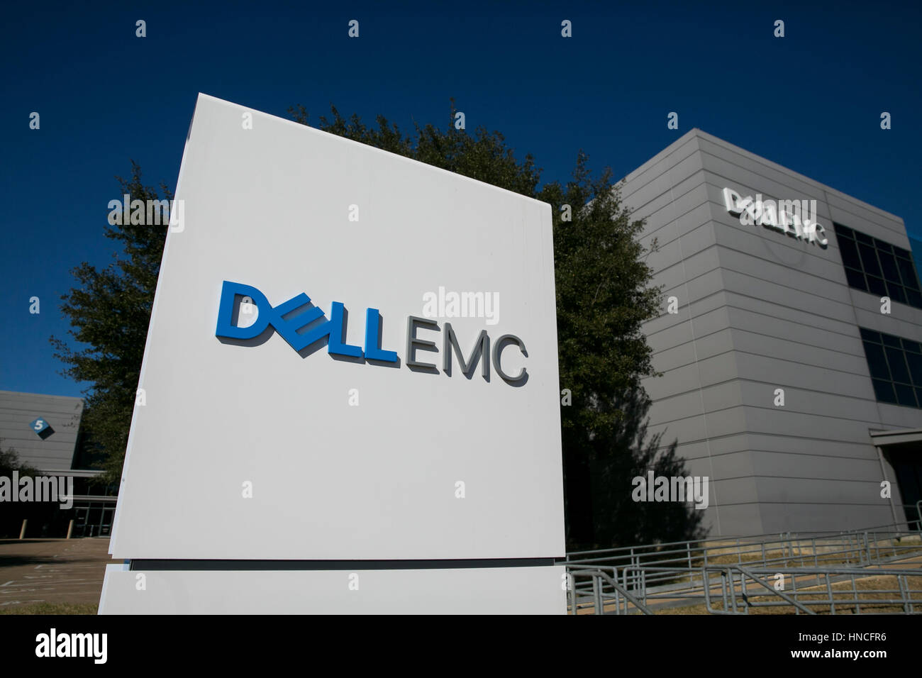 Dell emc building hi-res stock photography and images - Alamy