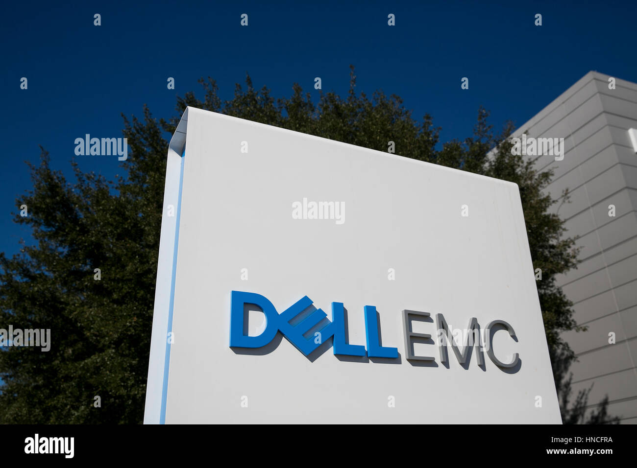 Dell emc building hi-res stock photography and images - Alamy