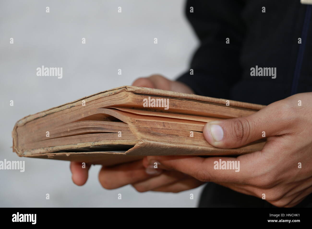 Human hand holding open book hi-res stock photography and images - Alamy