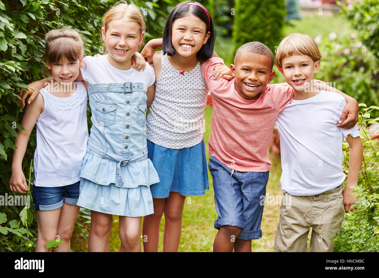 Children friends hi-res stock photography and images - Alamy