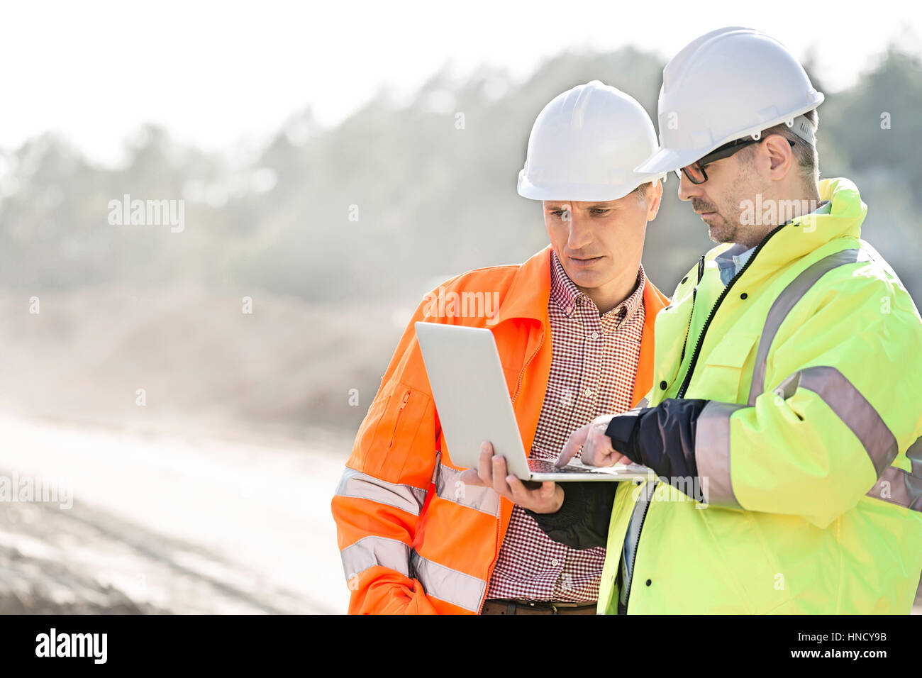 Construction worker using laptop hi-res stock photography and images ...