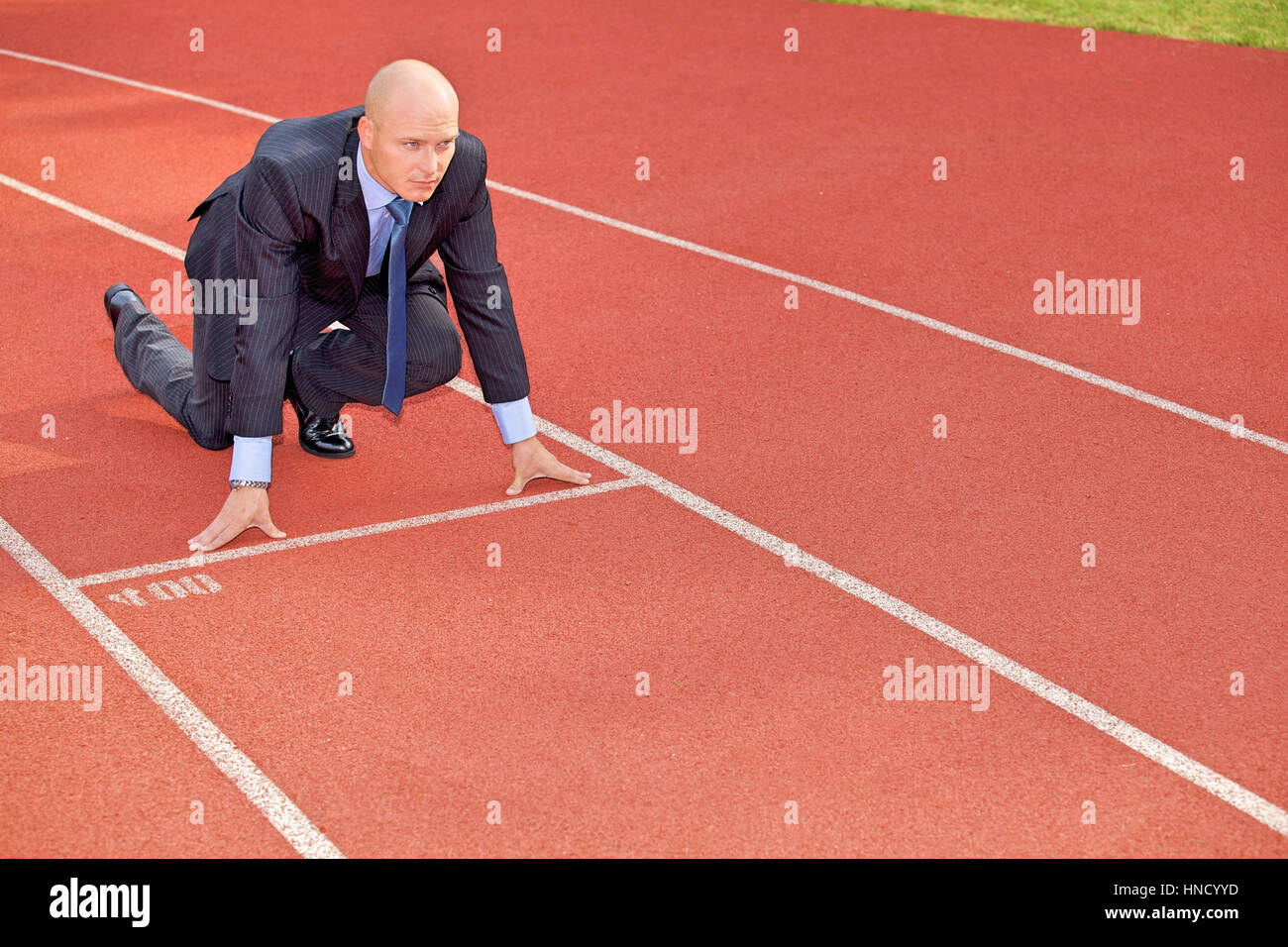 Running start position hi-res stock photography and images - Alamy