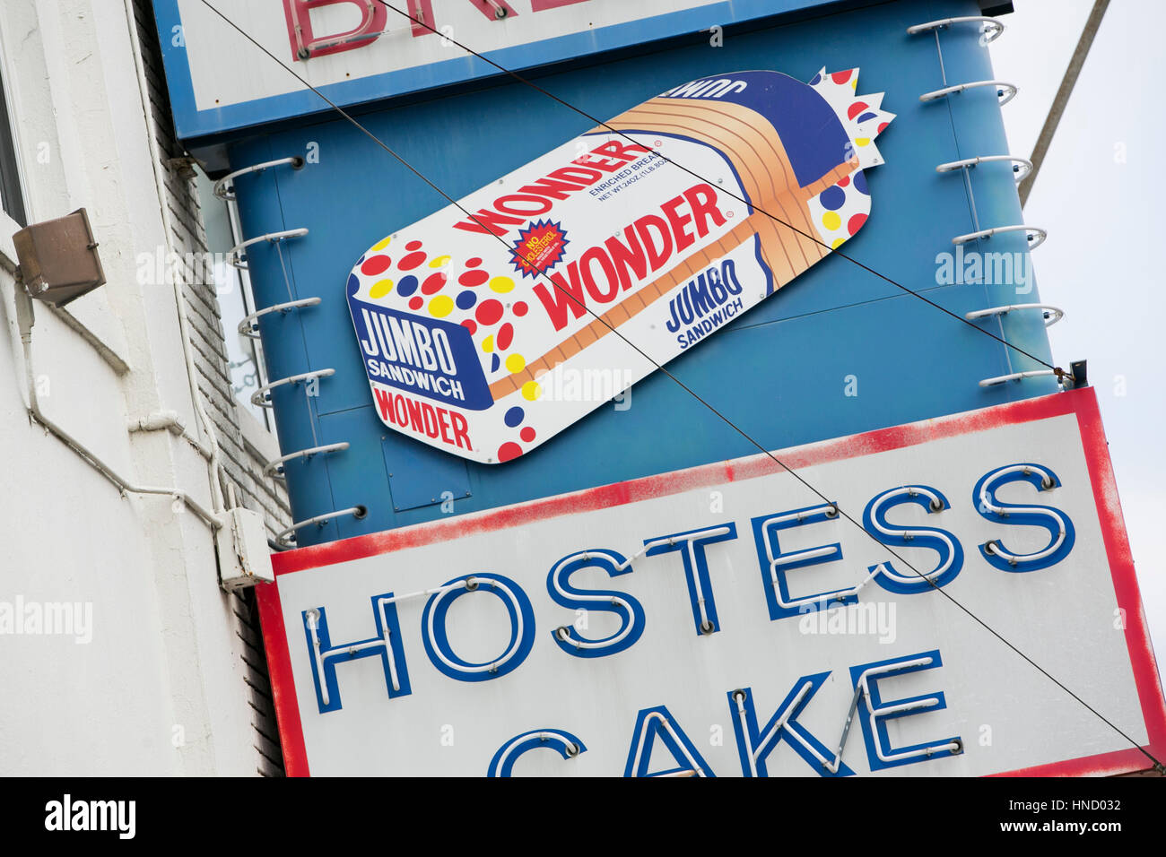 Wonder bread logo hi-res stock photography and images - Alamy
