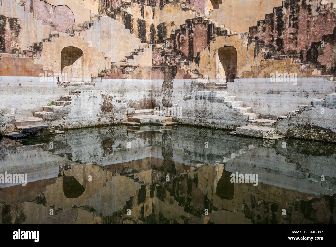 Step well jaipur hi-res stock photography and images - Alamy
