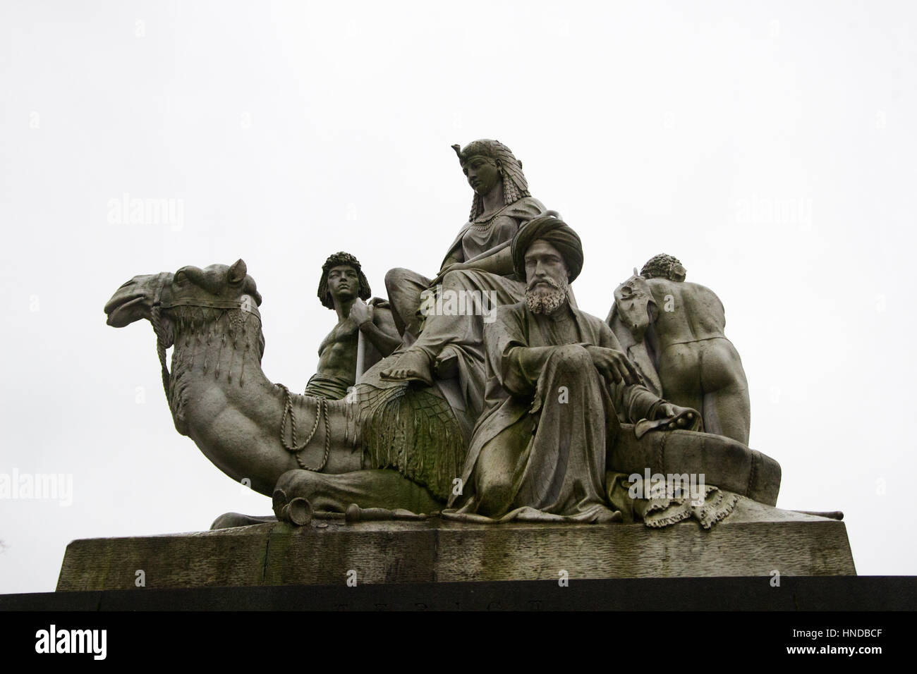 Statue outside royal albert hall hi-res stock photography and images ...