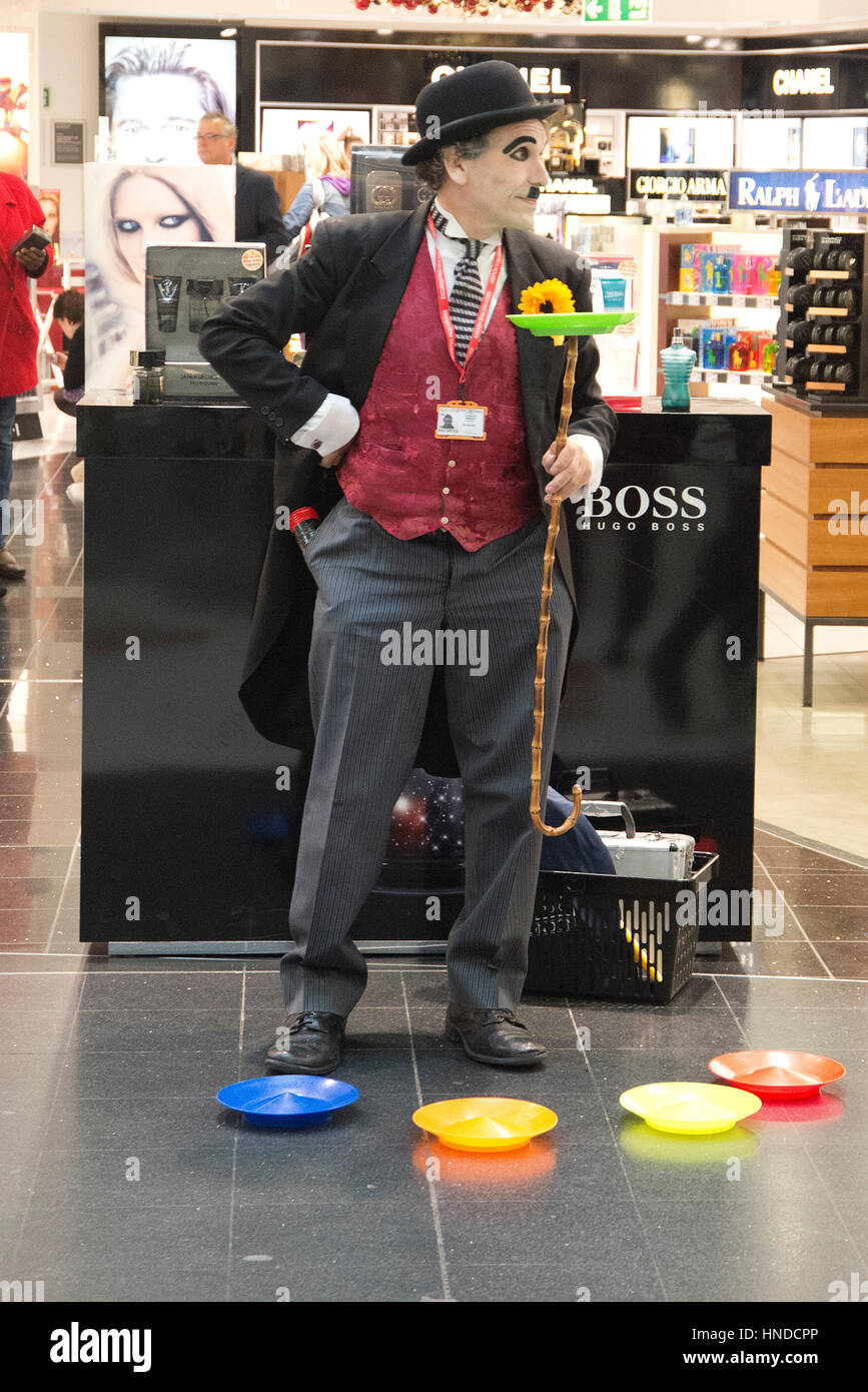 Charlie Chaplin lookalike Stock Photo - Alamy