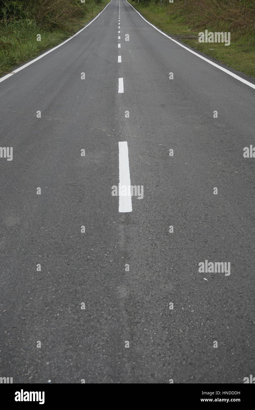 Road divider hi-res stock photography and images - Alamy