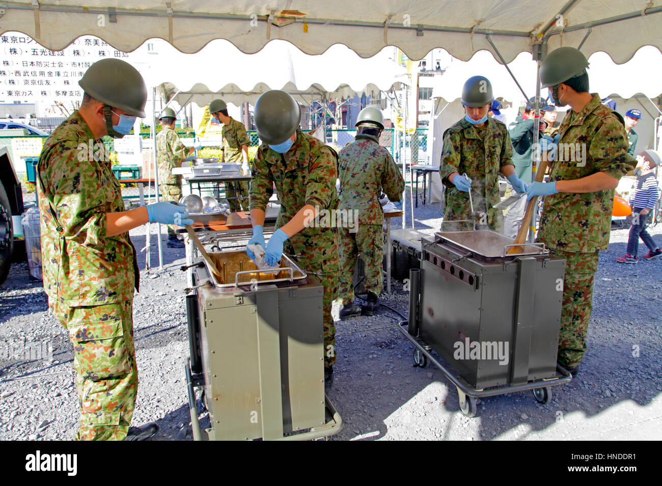 Self cooker hi-res stock photography and images - Alamy