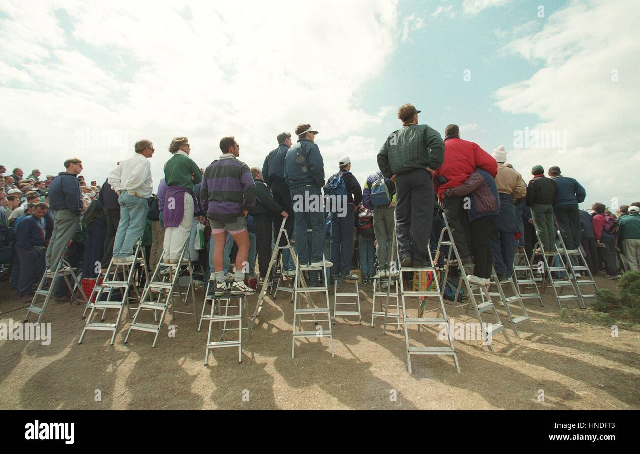 SPECTATORS BRITISH OPEN ST.ANDREWS 25 July 1995 Stock Photo - Alamy