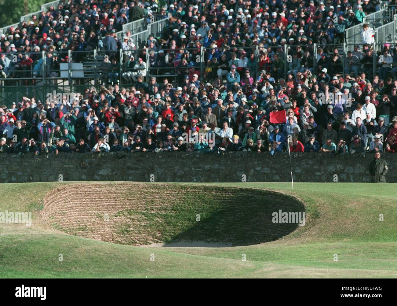 17th st andrews road hole hi-res stock photography and images - Alamy