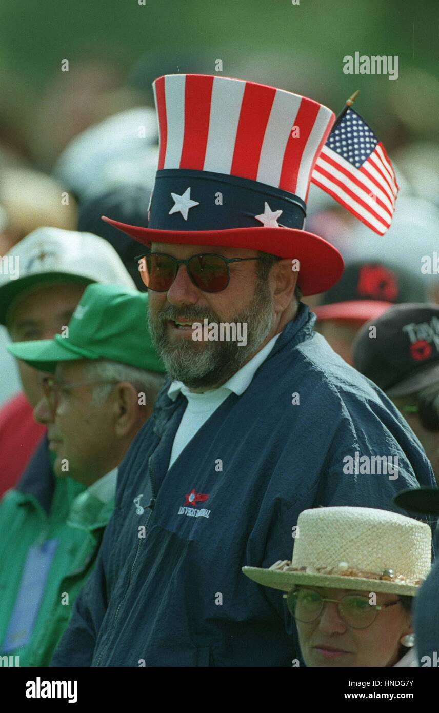 Spectator golf hi-res stock photography and images - Alamy
