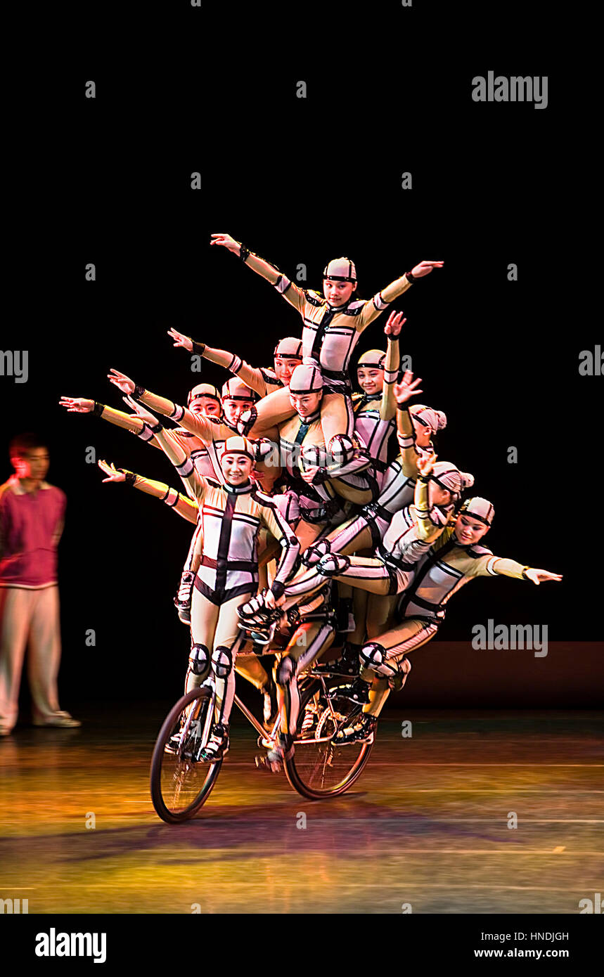 Acrobatic troupe hi-res stock photography and images - Alamy