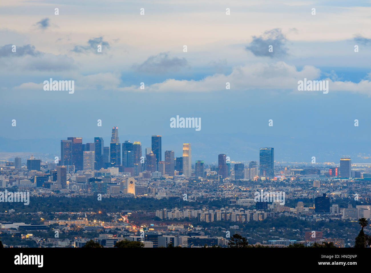 Sunset view of Los Angeles downtown skyline from Getty View Park ...