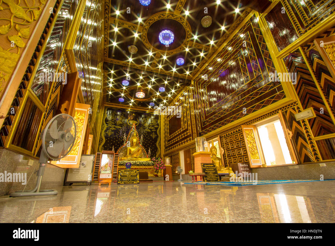 Interior of a big Thai Temple Stock Photo - Alamy