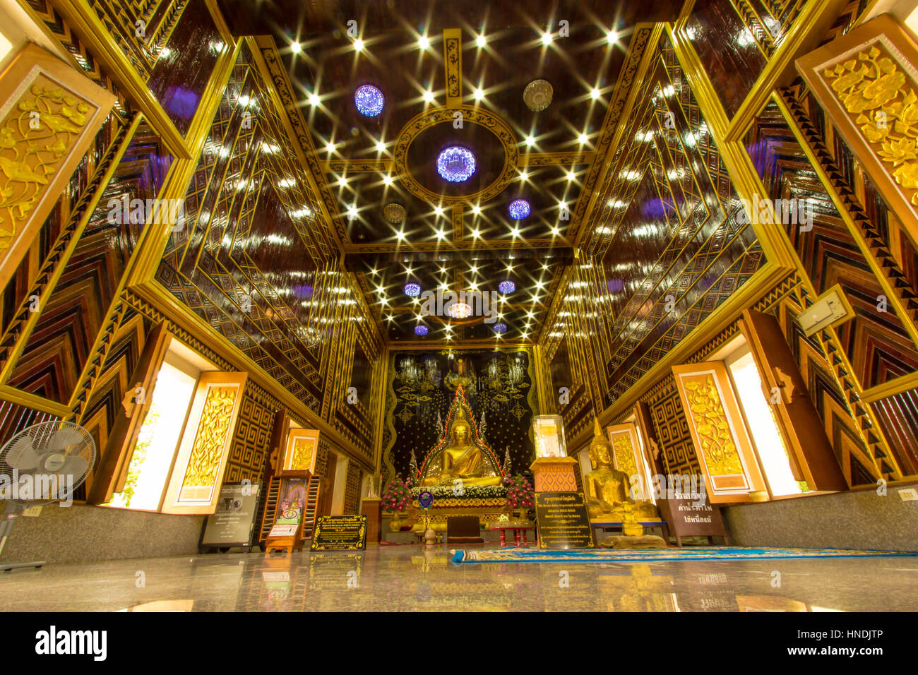 Interior of a big Thai Temple Stock Photo - Alamy