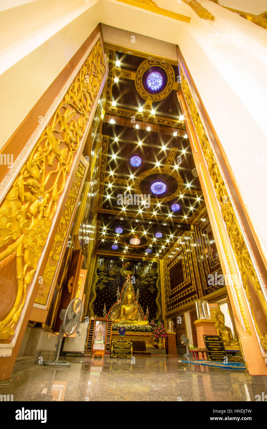 Interior of a big Thai Temple Stock Photo - Alamy