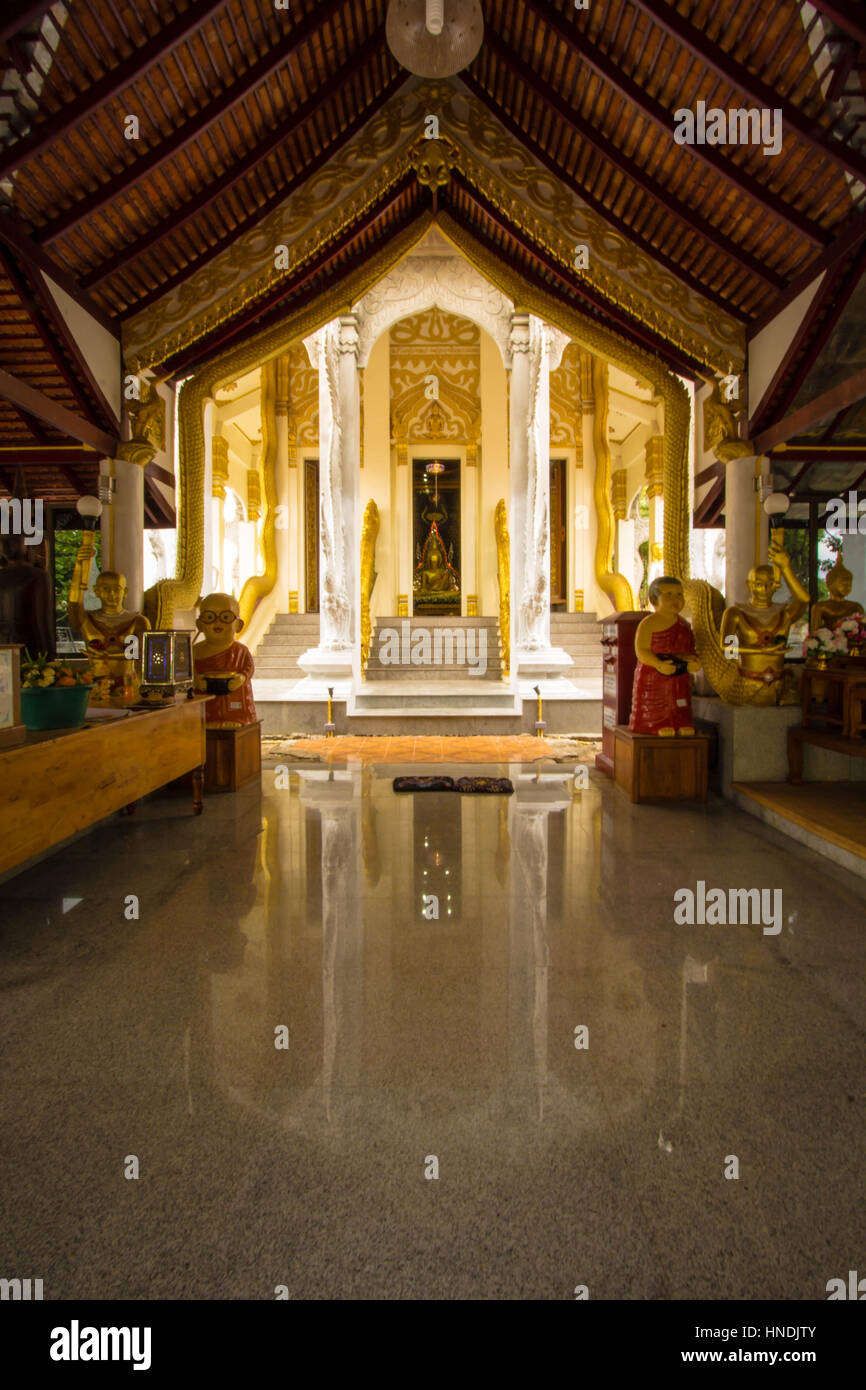Interior of a big Thai Temple Stock Photo - Alamy