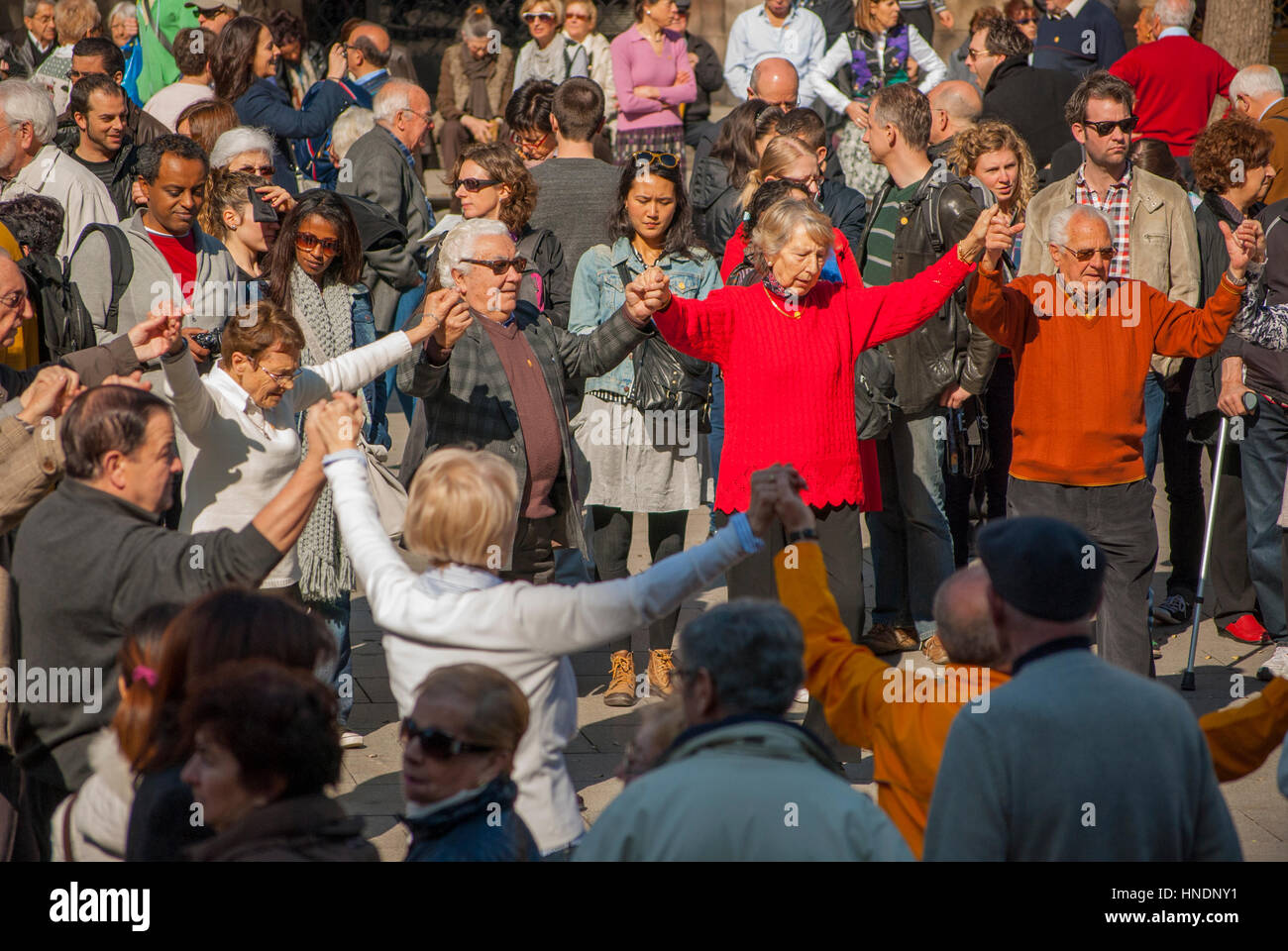 Barcelona traditional dance cathedral hi-res stock photography and ...