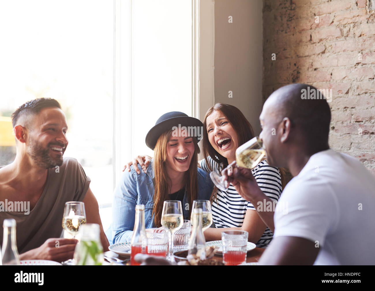 Conversations with friends hi-res stock photography and images - Alamy