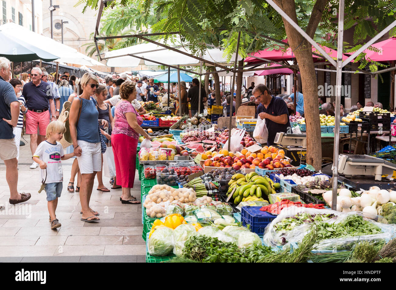 Market day, Santanyí, Mallorca Stock Photo - Alamy